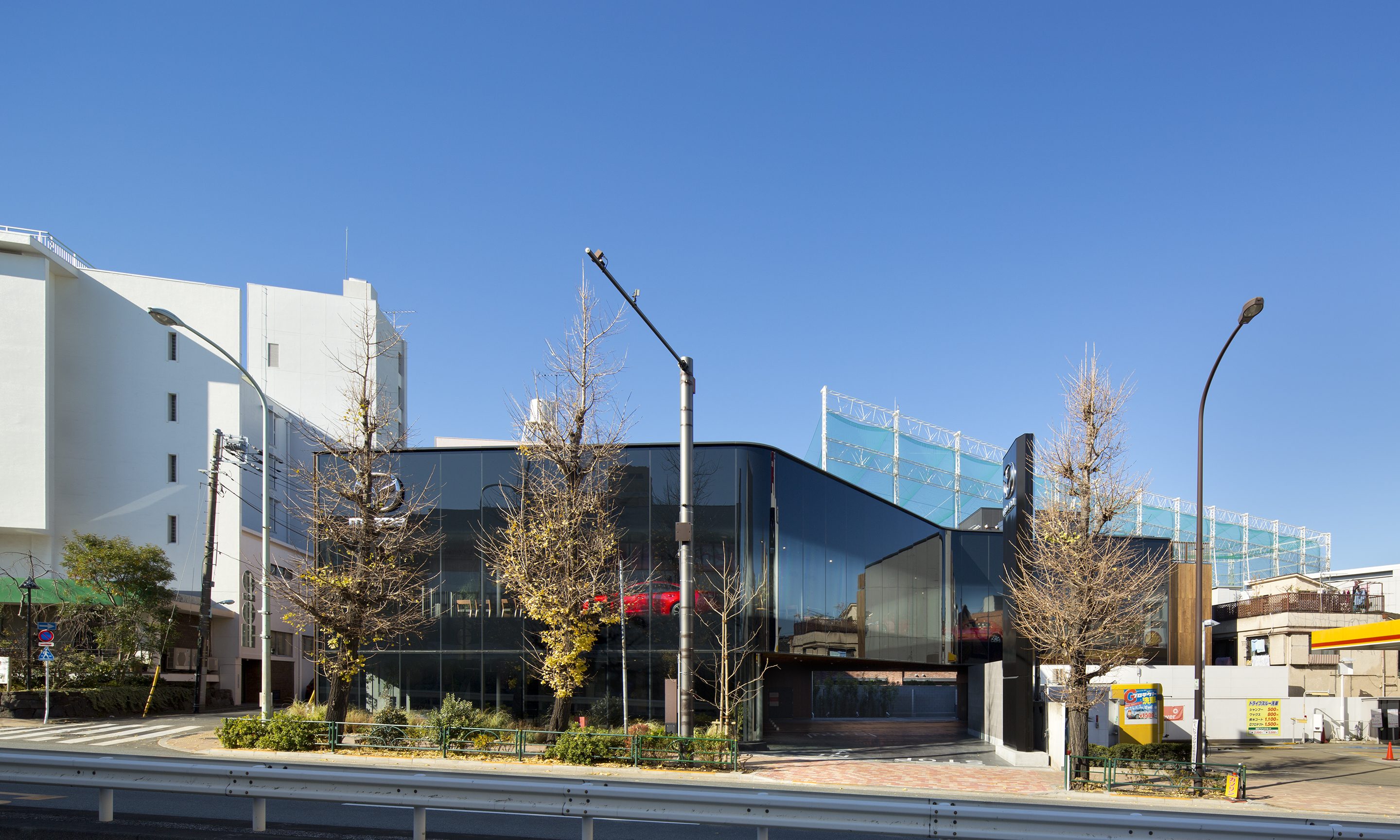 Mazda Showroom in MEGURO HIMONYA | SUPPOSE DESIGN OFFICE