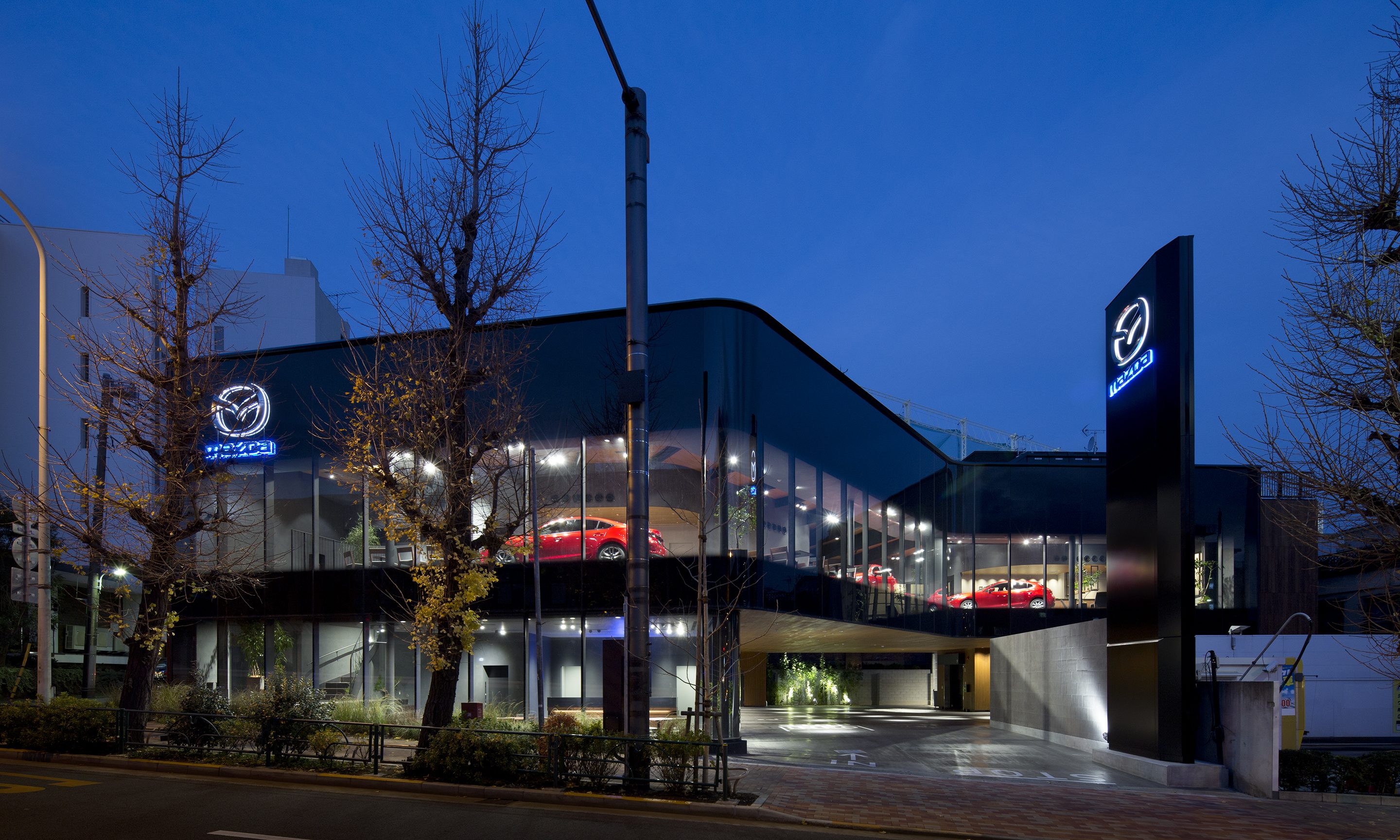 Mazda Showroom in MEGURO HIMONYA | SUPPOSE DESIGN OFFICE