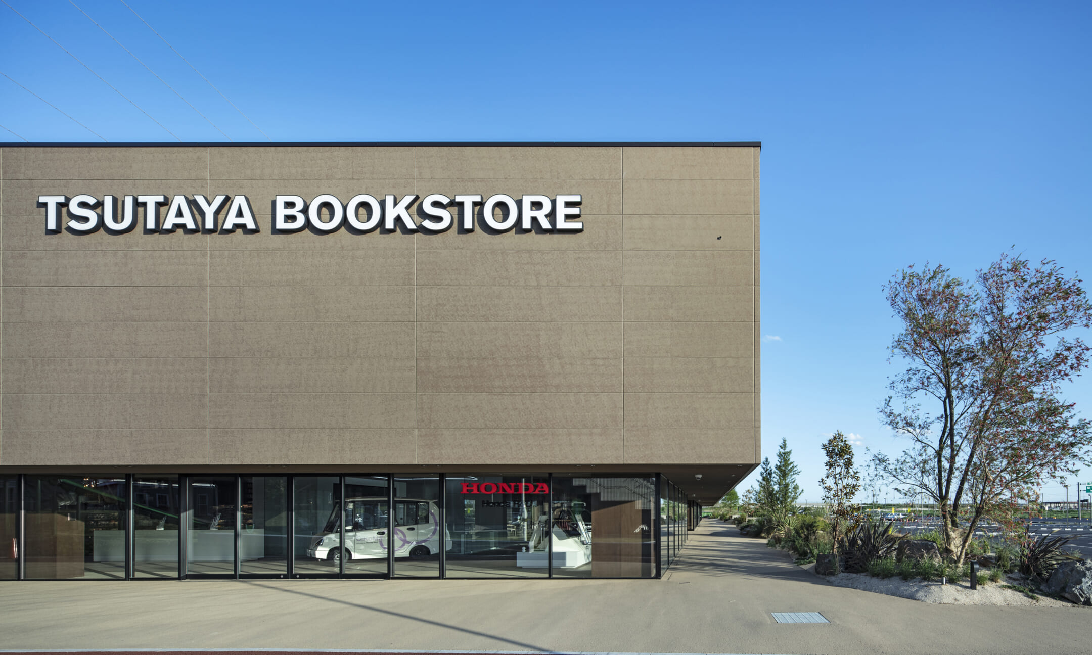 TSUTAYA BOOKSTORE 常総インターチェンジ | SUPPOSE DESIGN OFFICE